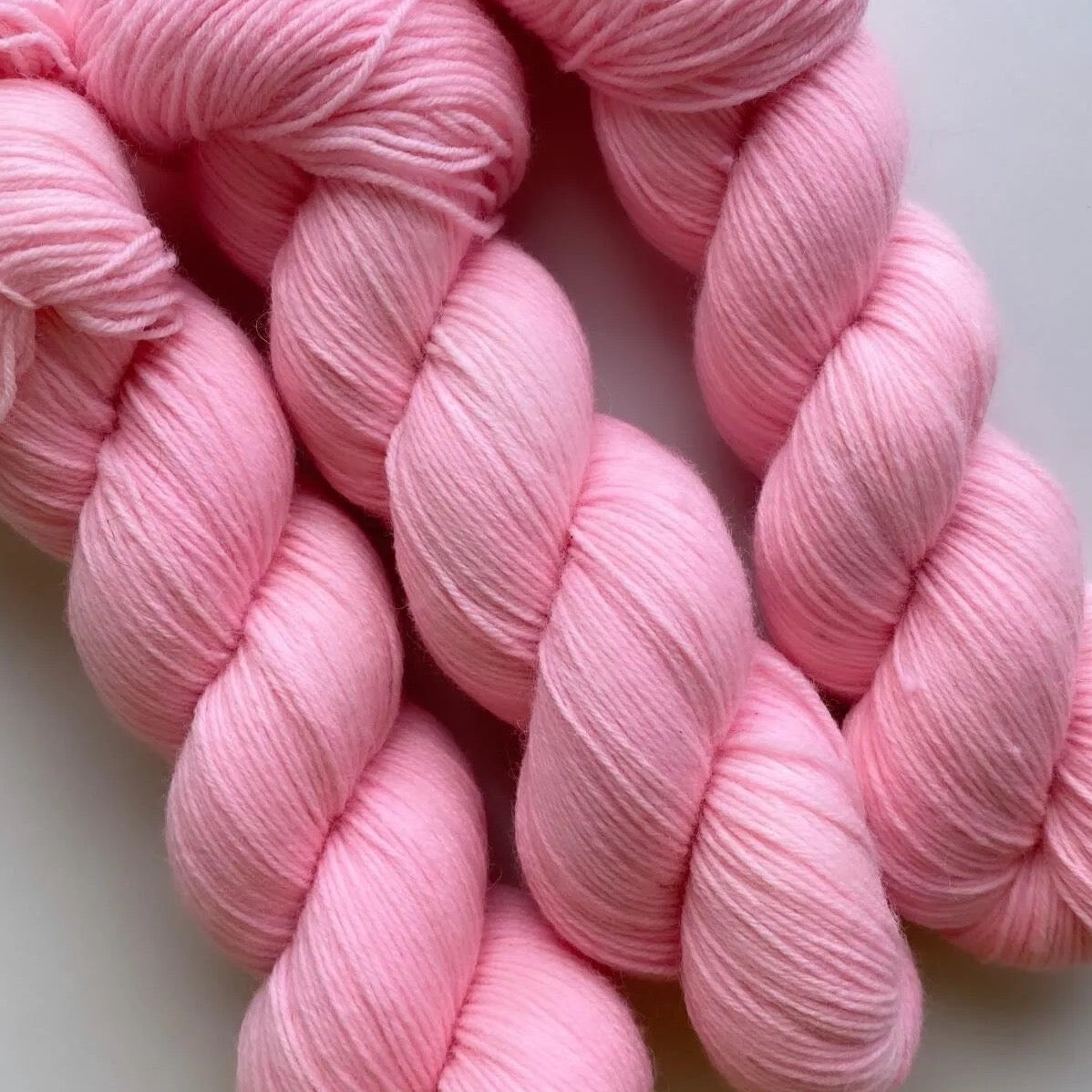 Handgefärbte Sockenwolle 4-fach. – abelknit-wolle